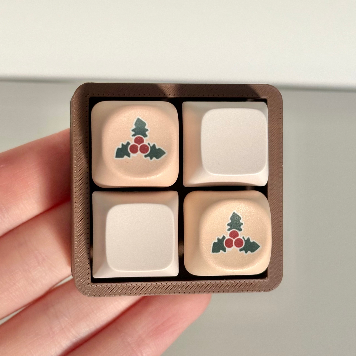 Mistletoe Mocha 4 Key Fidget Toy – Kreamy Keys